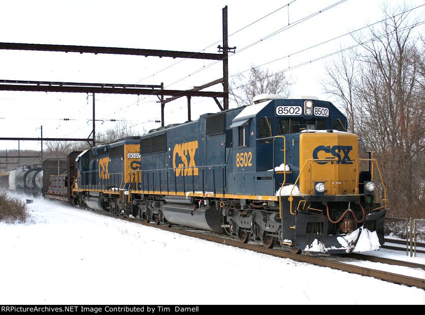 CSX 8502, 8097 on Q300